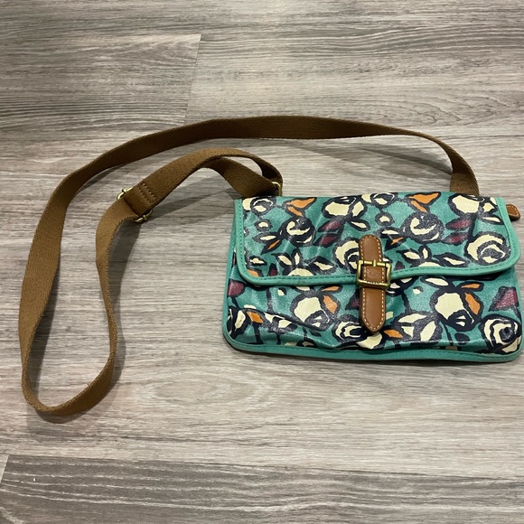 Fossil | Bags | Small Fossil Crossbody With A Pvc Exterior In A Floral ...